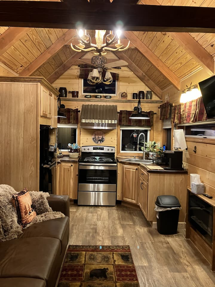 Shirley's Place, Tiny Home On 40 Acre Farm - Beaver Creek State Park, East Liverpool