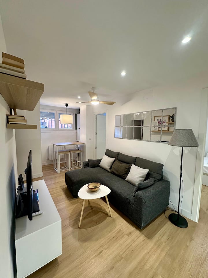 Apartamento Luminoso 4 Pax · Calle Alcalá - Aéroport Adolfo-Suárez de Madrid-Barajas (MAD)
