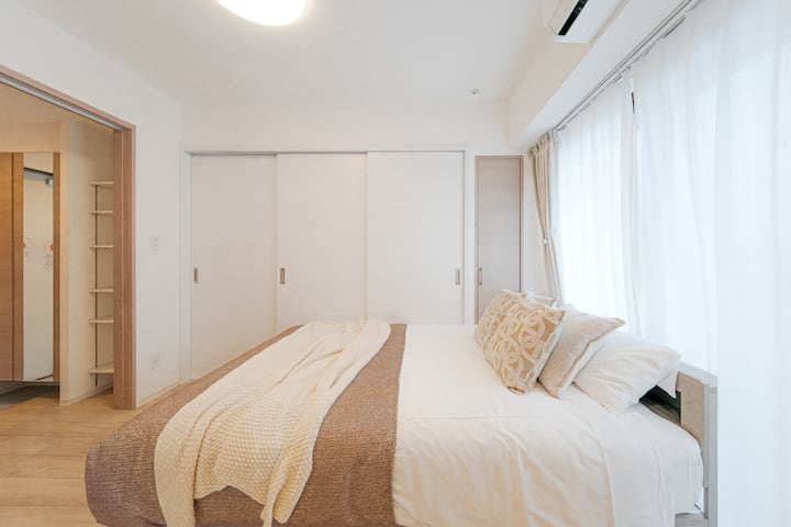 池袋商圈旁【101全新公寓】：双人床/电视/厨房微波炉冰箱/阳台/wi-fi/办公区域/浴缸/山手线 - Ikebukuro