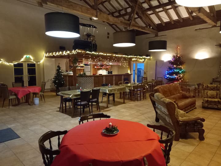 Logement 32 Personne Avec Salle De Réception. - Rochechouart