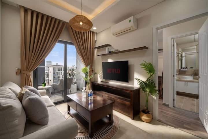 Monarchy River View Central 2br 2ba Kitchen W Pool - Da Nang