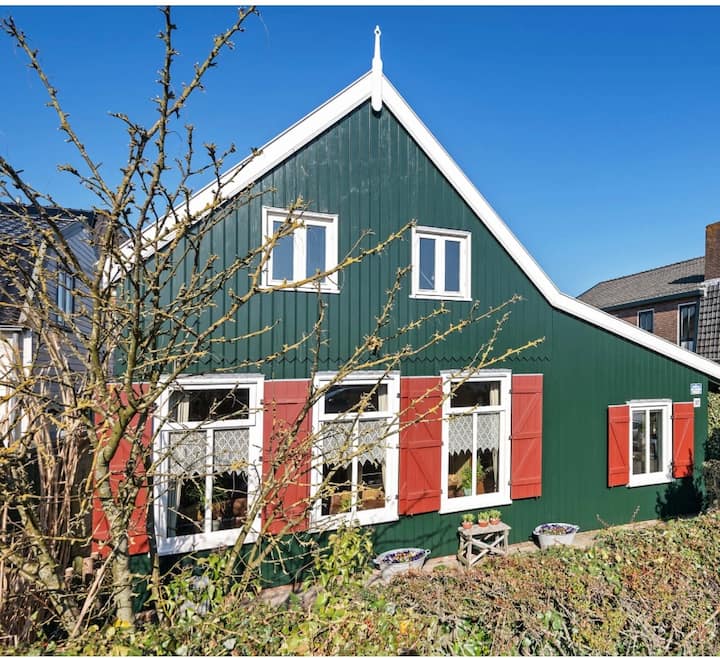 Traditional Dutch Cottage - Hillegom