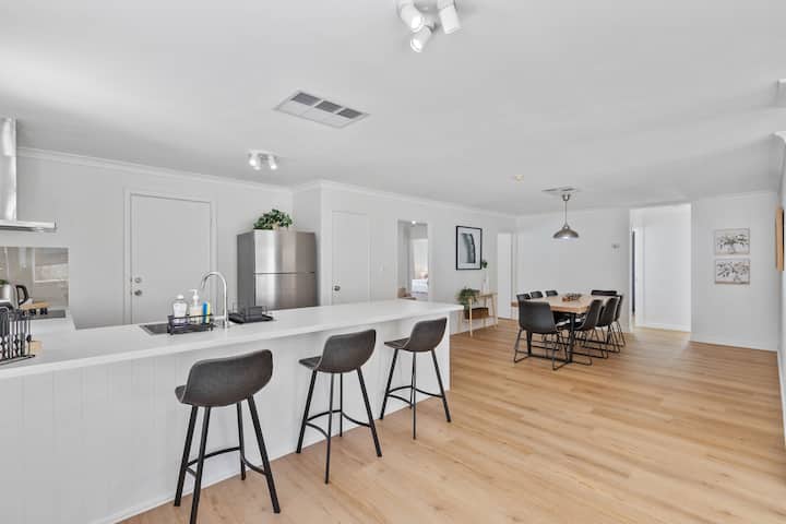 Yanchep Coastal Retreat | 4x2 Family Beach Getaway - Perth