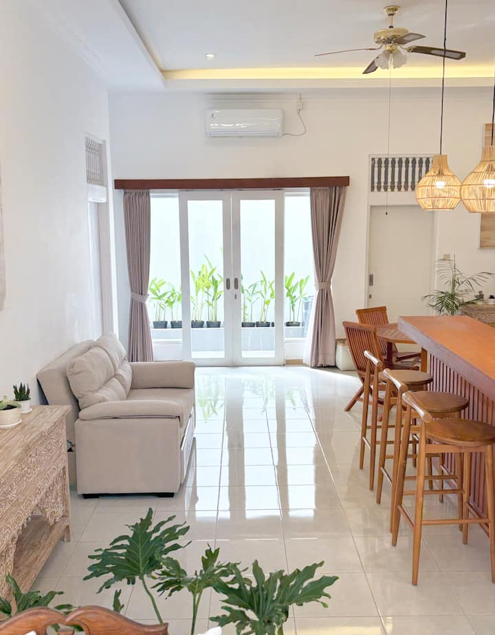 Sunlit Bali Hideaway | Stylish Stay Near Eateries - Legian