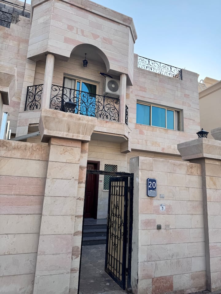 Studio With Balcony And Attached Bathroom - Abu Dabi