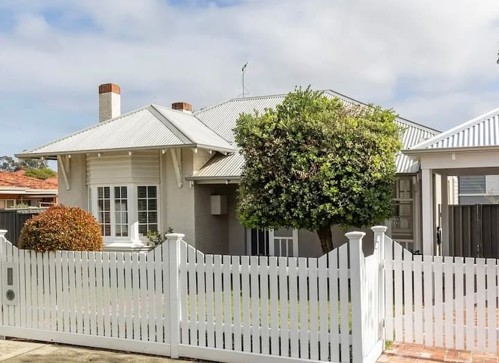 “Currall” Charming Historic Cottage - Perth