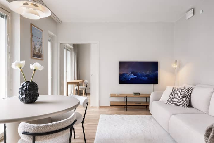 By Tripla & Train Station | King Bed · 55 Tv · Gym - Helsinki