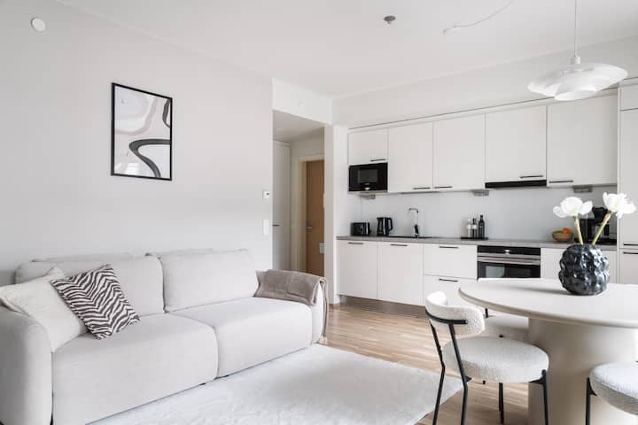 By Tripla & Train Station | King Bed · 55 Tv · Gym - Helsinki