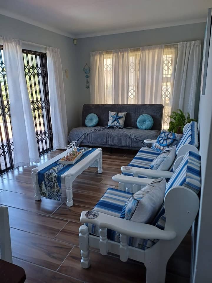 Jefffeys Pride Bliss
Come Enjoy The Best View! - Jeffreys Bay