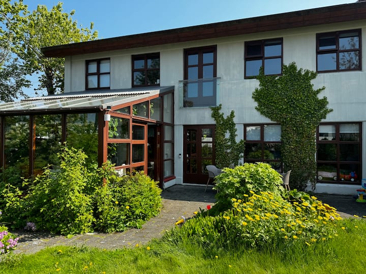 Quiet Family Oasis: Garden, Grapes & Sky Lagoon - Groenlandia