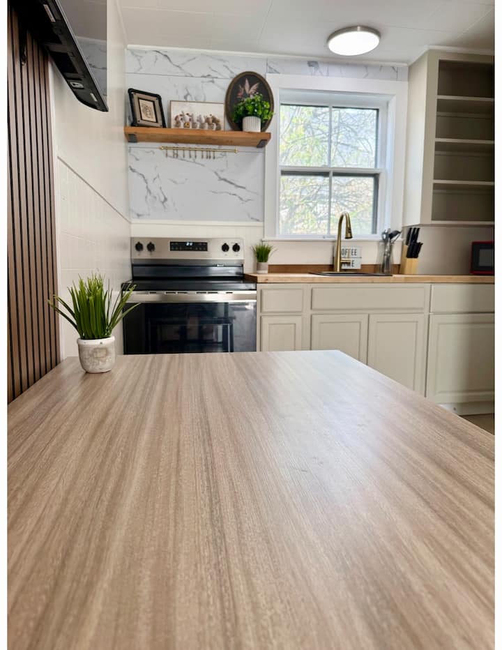 Peace/convenience: 2 Br Close To Emmc/attractions - 뱅고어