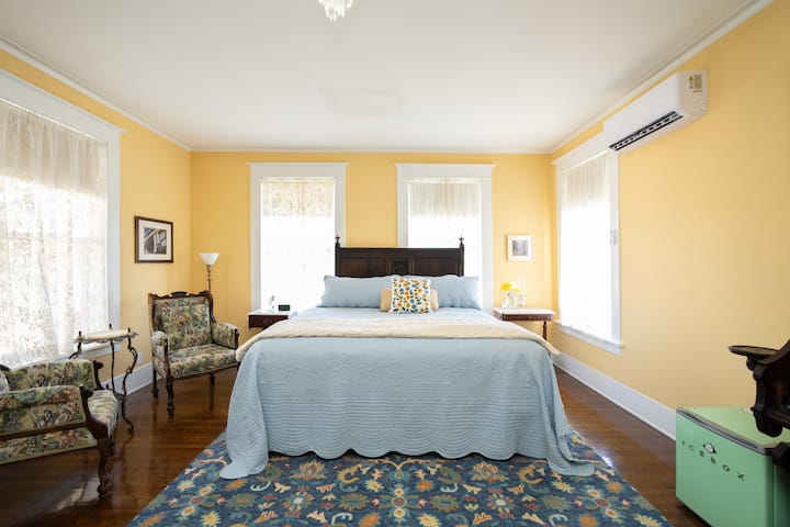 Margaret's Suite At The Christal House - Corinth, TX