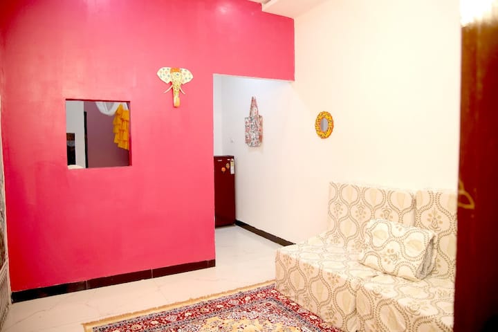 Renee Mysa - Here Tail Wags And Heart Rests. - Ratlam