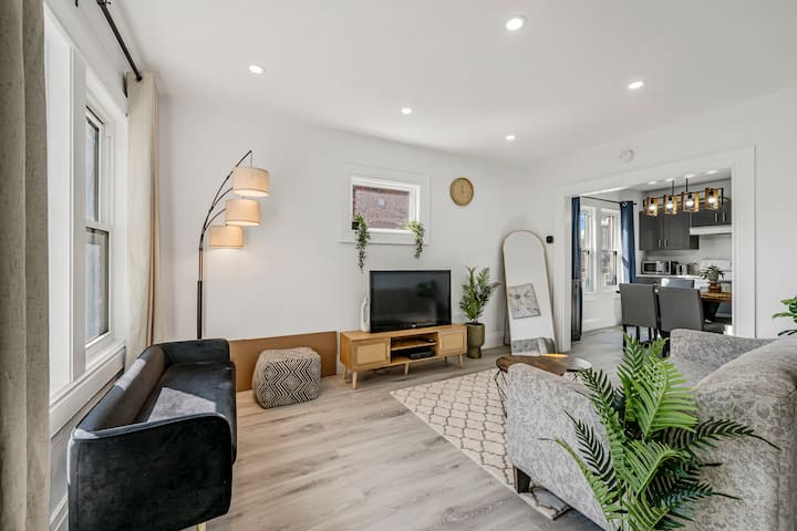 Bridge-pro 3br Duplex | Work-ready + Ps4 + Parking - Windsor