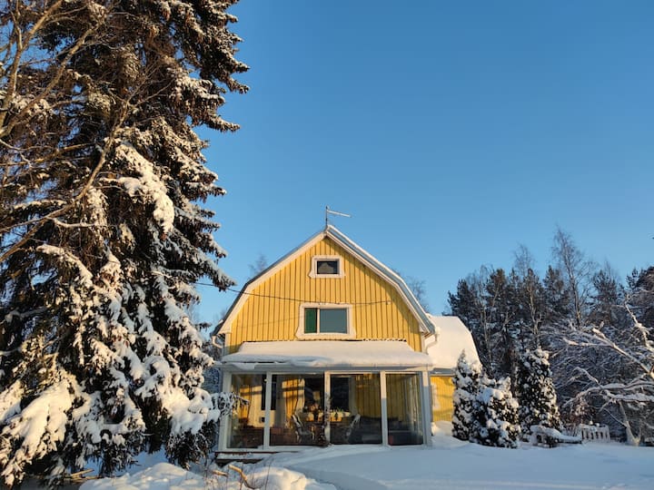 Mansardikattoinen Huvikumpu Lempäälässä - Nokia