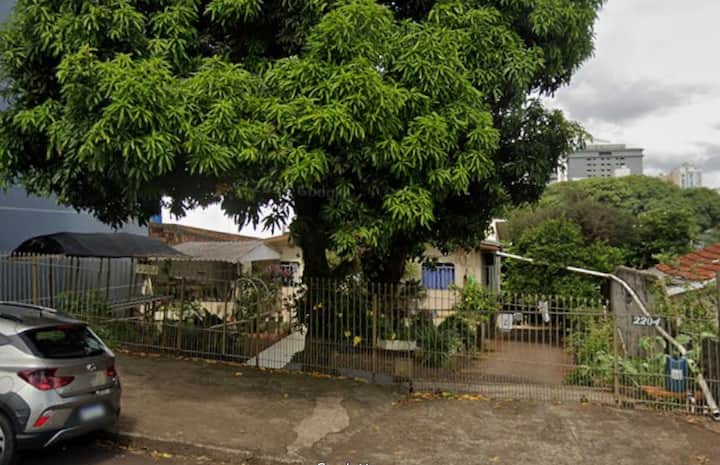 Casa Familiar Localizada No Centro Da Cidade. - Cascavel