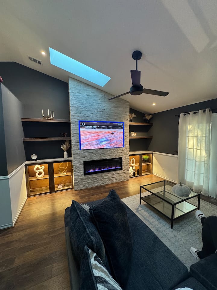 New Listing! Stylish Hillcountry Home+puttinggreen - Fredericksburg, TX