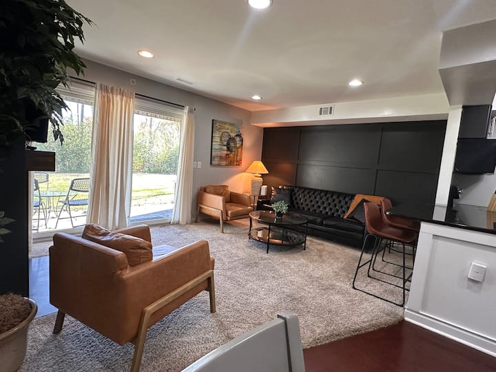 Stylish And Spacious 3 Bedroom Executive Townhome! - Auburn Hills, MI