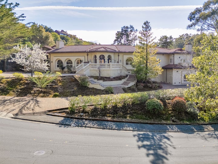 Family Retreat In The Woods - Half Moon Bay, CA