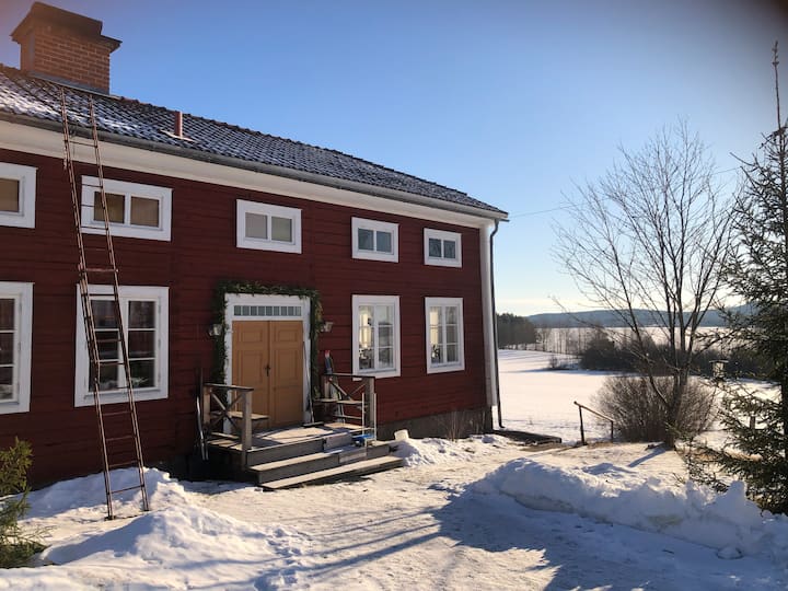 Lantlig Lägenhet Med Sjöutsikt - Bollnäs