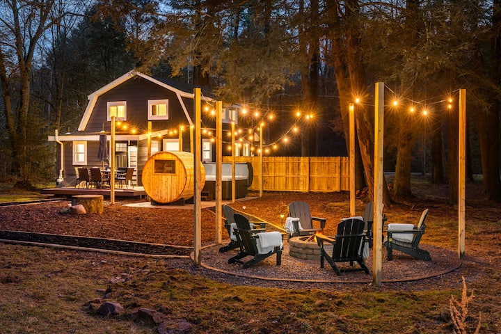 Barn House | Hot Tub, Sauna, Fire Pit, Lake - Pocono Pines, PA