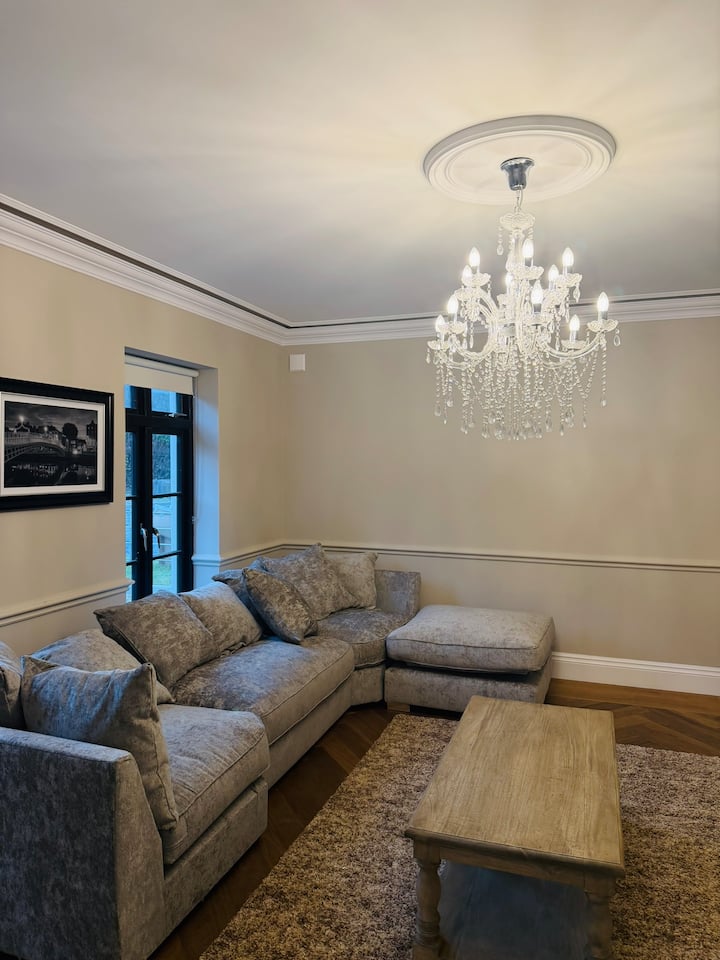 Large Modern House On Golf & Spa Resort Grounds - Tullow