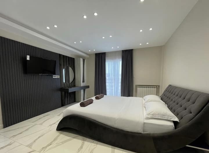 • King Size Bed - 108m² - Premium Flat - Algeria
