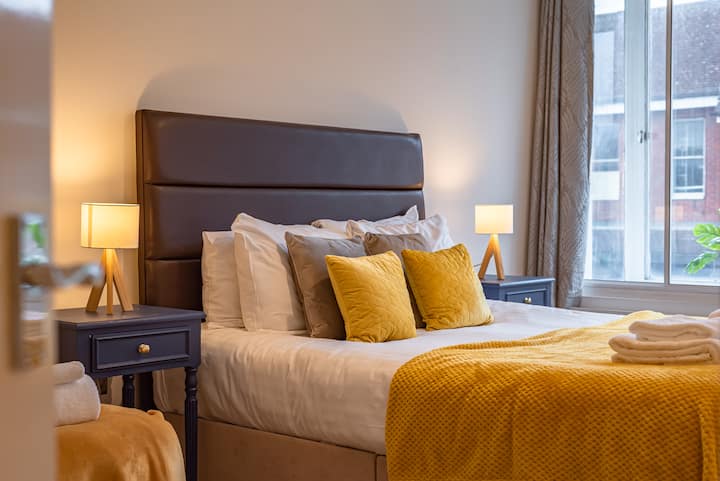 2br Town Centre With Fast Wi-fi & + Sleeps 7! - Newbury