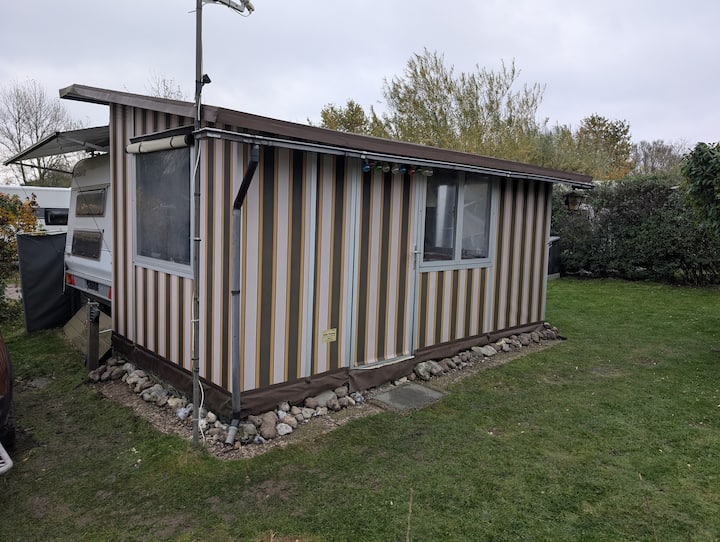 Wohnwagen Mit Feststehendem Vorzelt, Fehmarn - Fehmarn