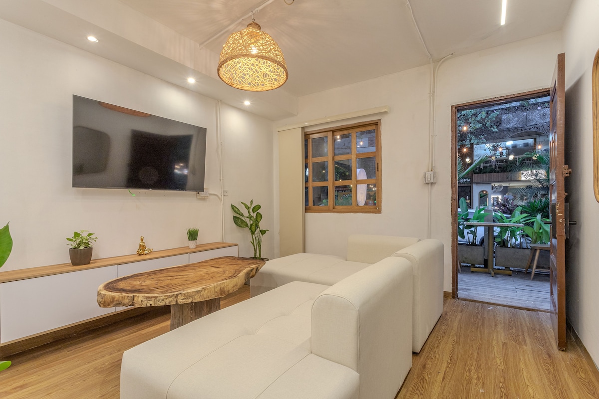 Casa Poblado 10 pax/ 5AC/ Jacuzzi/5BR - Houses for Rent in Medellín ...