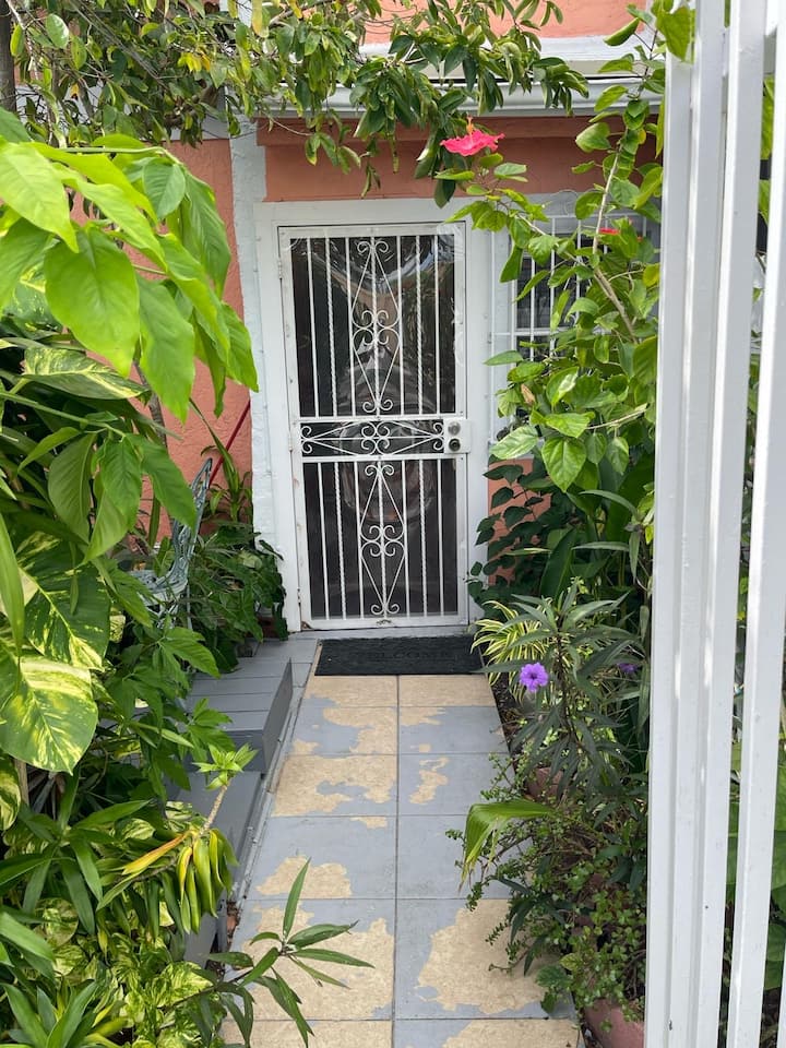 Comfortable Two-bedroom Apartment - Miami, FL