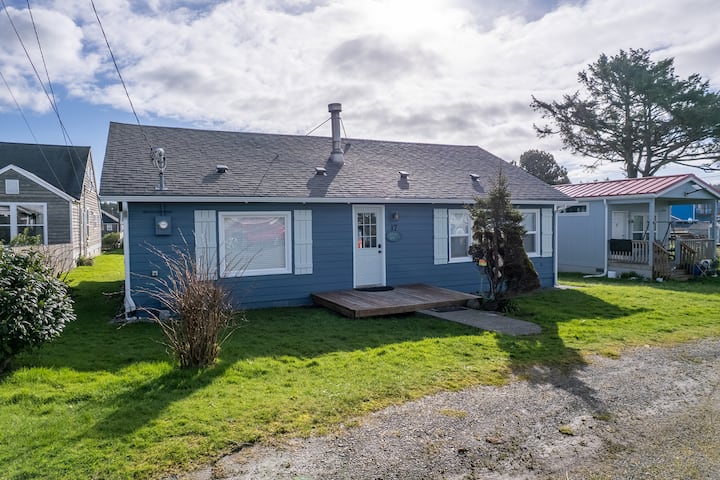 Salty Dog Beach House Walk To Beach! Dog Friendly! - Pacific Beach, WA