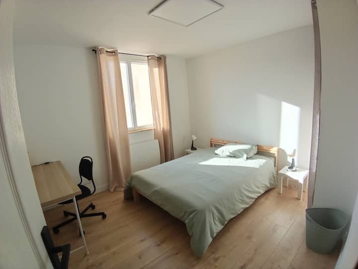 Chambre éLégante Avec Douche Privée - Poitiers