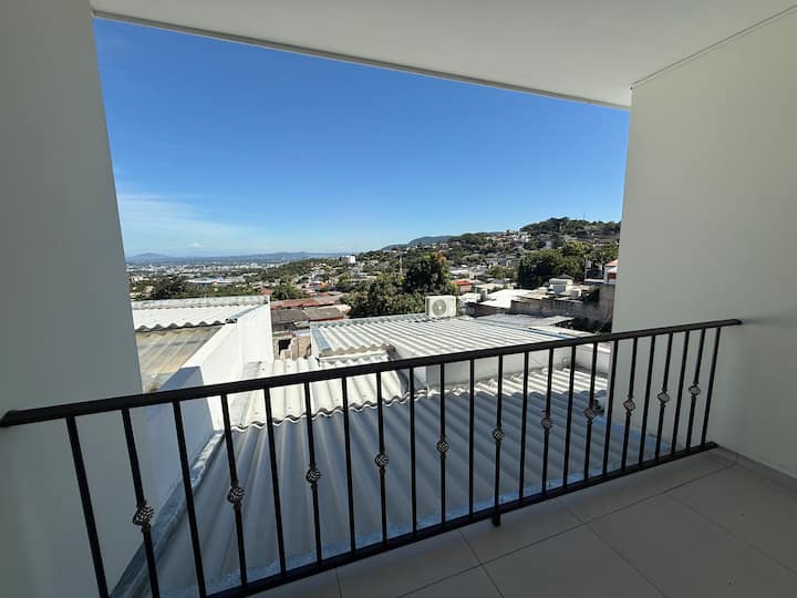 Nueva Y Amplia Casa Grande En San Salvador Centro - San Salvador