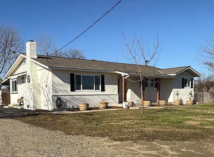 Lemoore, Ca - 3/2 Country Farmhouse Retreat - Lemoore, CA