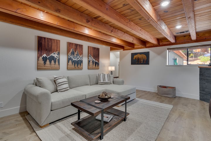 Completely Renovated Charming Mountain Retreat - Tahoe City, CA