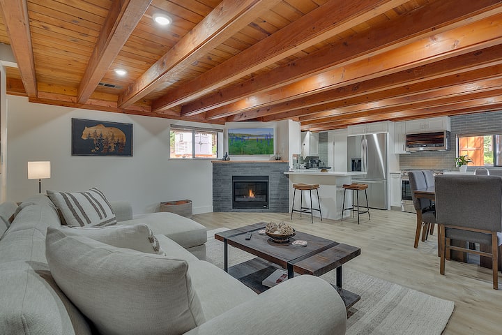 Completely Renovated Charming Mountain Retreat - Tahoe City, CA