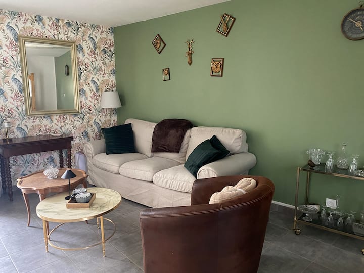 Maison Chaleureuse Avec Jardin Et Garage - Cosne-Cours-sur-Loire