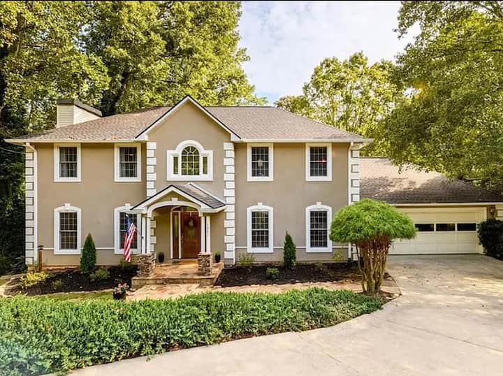 Downtown Gainesville Picture Perfect Family Home - Gainesville, GA