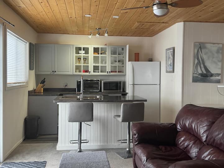 Studio 57 Upper Deck
28 Nights Or Longer. - Midland