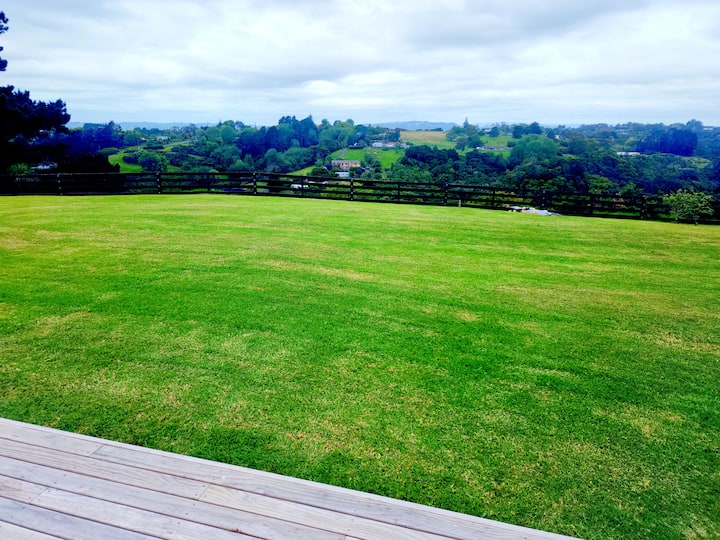 Renovated 2-bed With Rural Views & Farm Animals - Waiheke Island