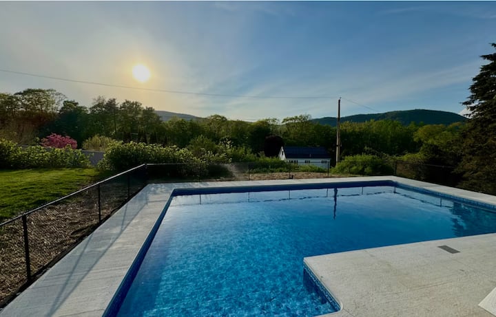Cozy Berkshires Home W/pool, Near Jiminy Skiing - Cheshire, MA