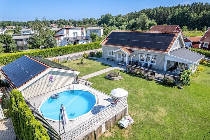 Lyxig Villa Med Pool - Bro