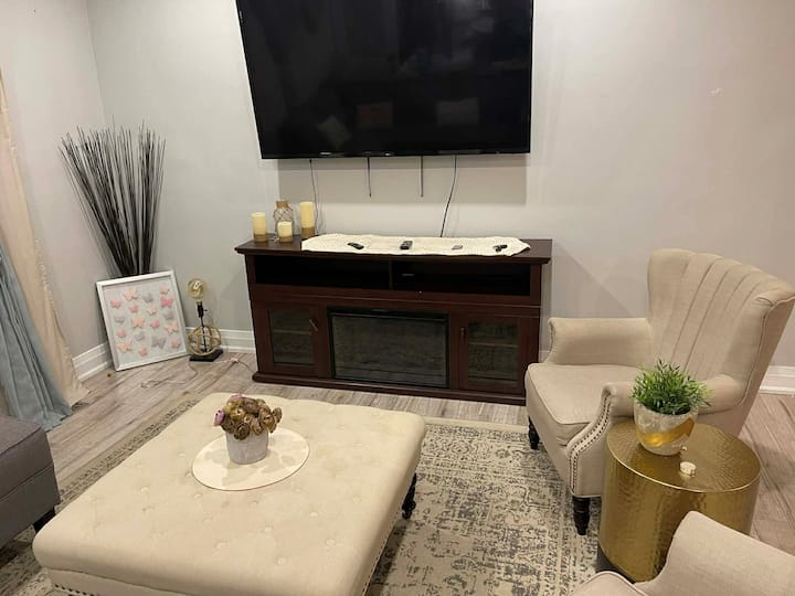 2 Bedroom 1 Bathroom, Upper Level House - Brampton