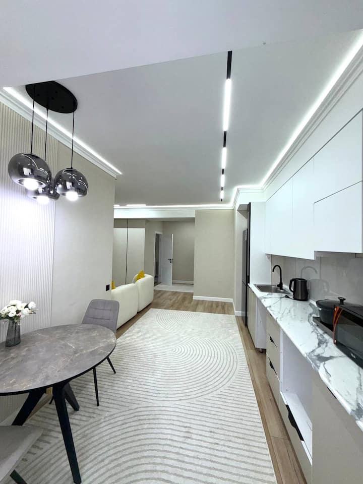 Красивая Трёхкомнатная квартира - Bishkek