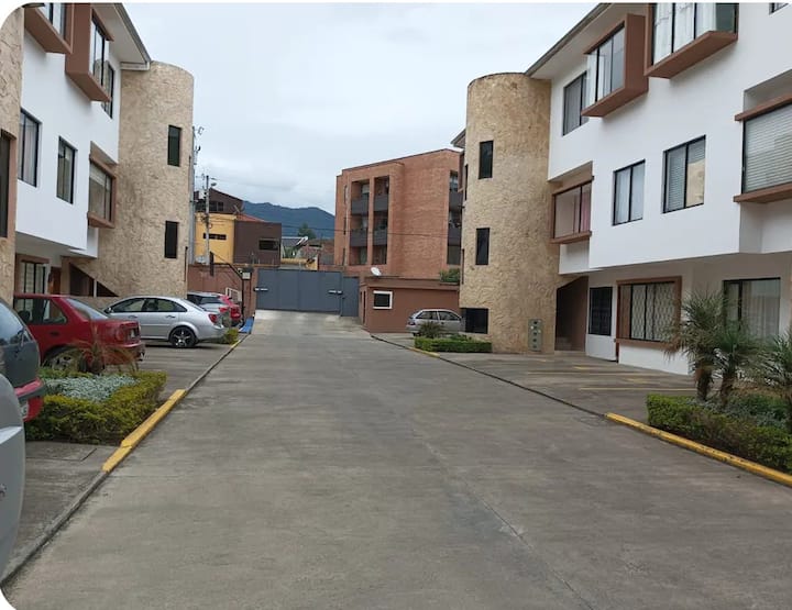 Departamento En Condominio Privado - Cuenca