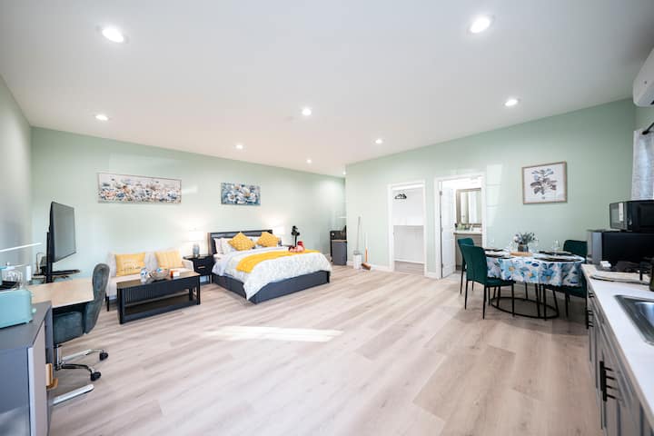 Mint-green 1br Retreat | Gated Stay Near Groceries - Arcadia