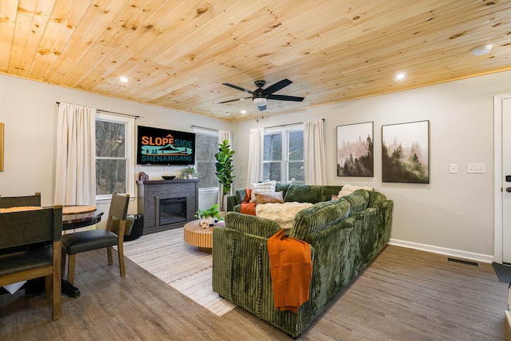 Mountain View Retreat | New Reno + Hot Tub - Massanutten, VA