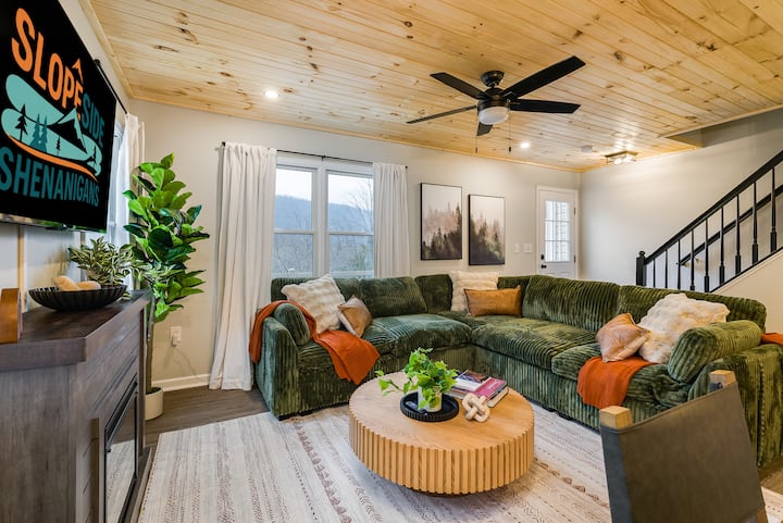 Mountain View Retreat | New Reno + Hot Tub - Massanutten, VA