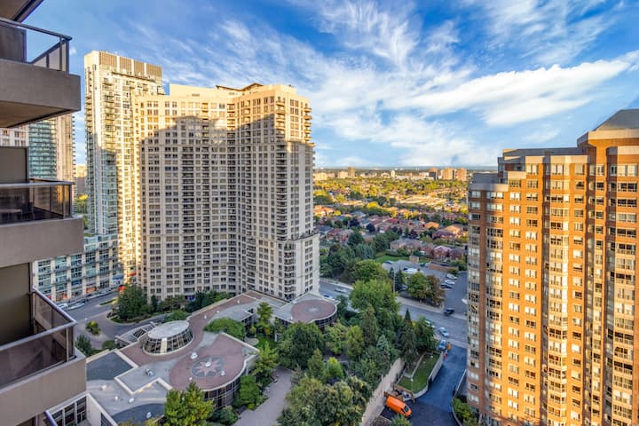 2 Bedroom Spacious Apartment In Square One - Mississauga